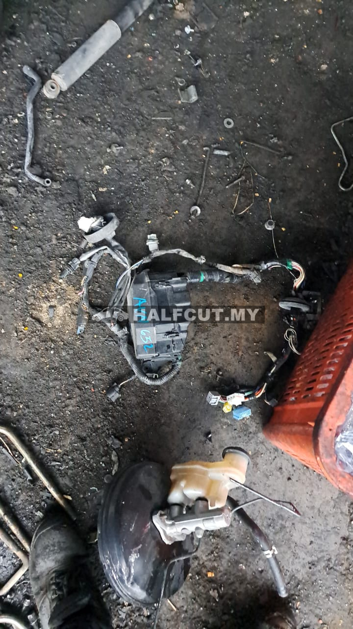TOYOTA AVANZA 652 FUSE BOX WAYA - Halfcut Malaysia KL Selangor Penang ...